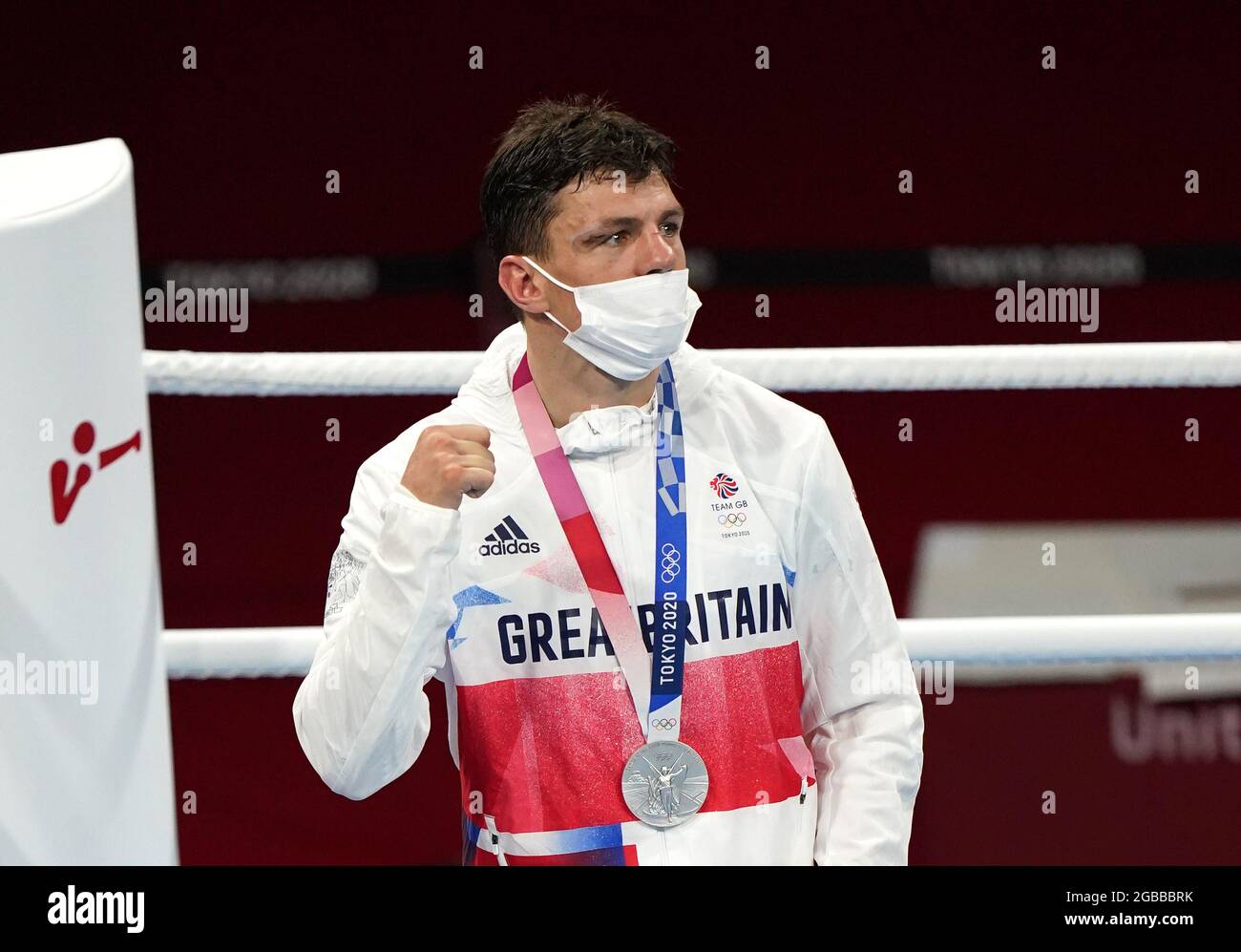 Great Britain's Pat McCormack with the silver medal in the Men's ...
