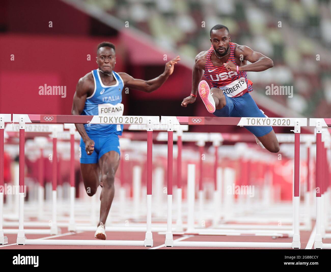 Tokyo, Japan. 3rd Aug, 2021. Daniel Roberts (R) of the United States ...