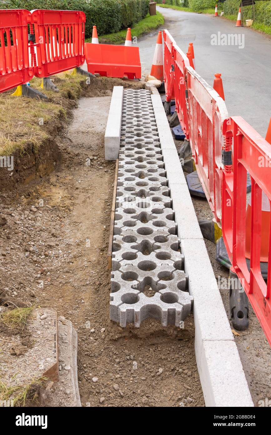 Kerbside traffic barriers hi-res stock photography and images - Alamy