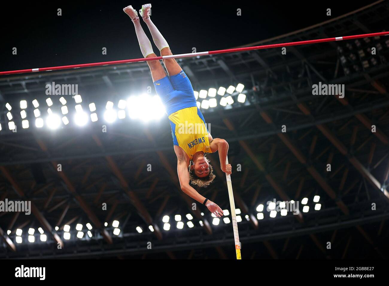 Mens pole vault hi-res stock photography and images - Alamy