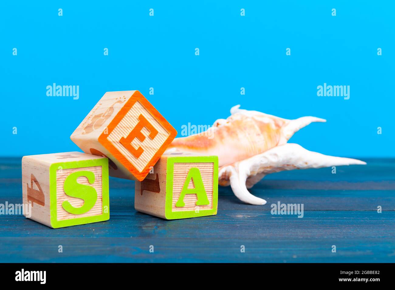 cube wooden block with alphabet building the word sea Stock Photo - Alamy