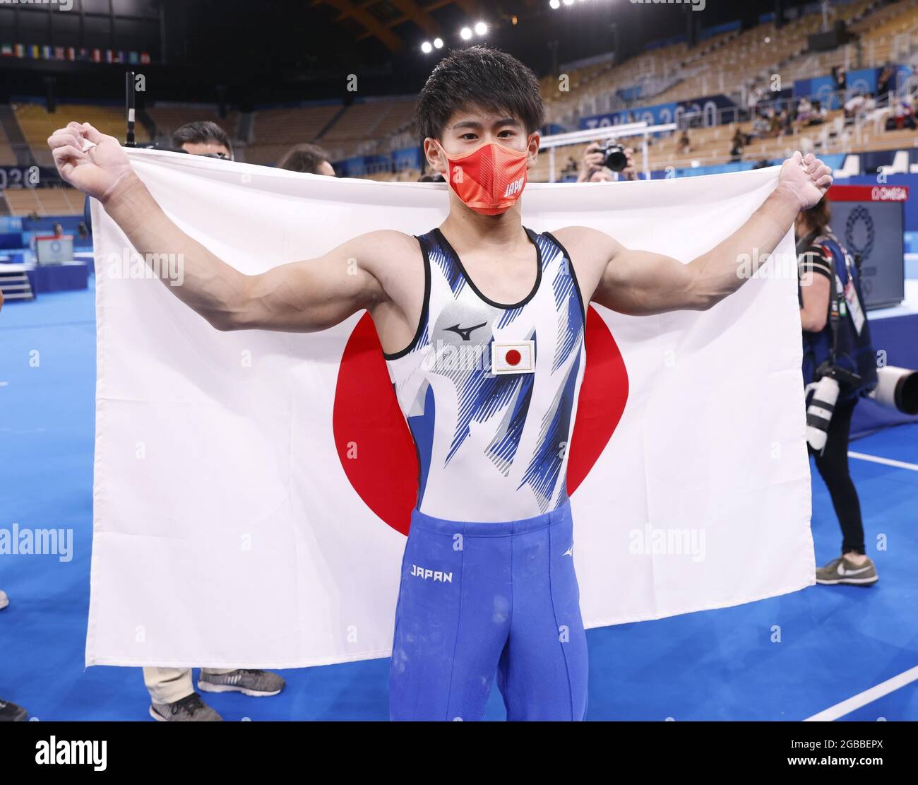Daiki Hashimoto of Japan celebrates with the national flag after ...