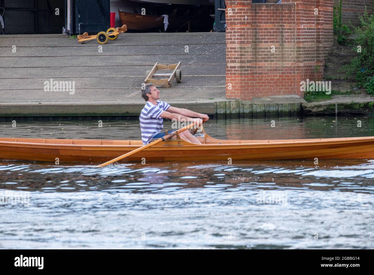 Skiff rowers on the thames Stock Photo - Alamy
