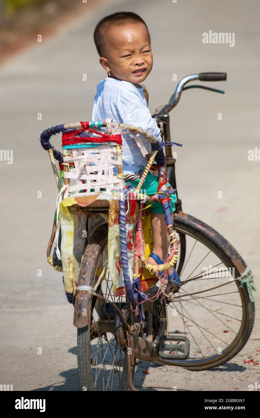 Smiling child china hi-res stock photography and images - Alamy