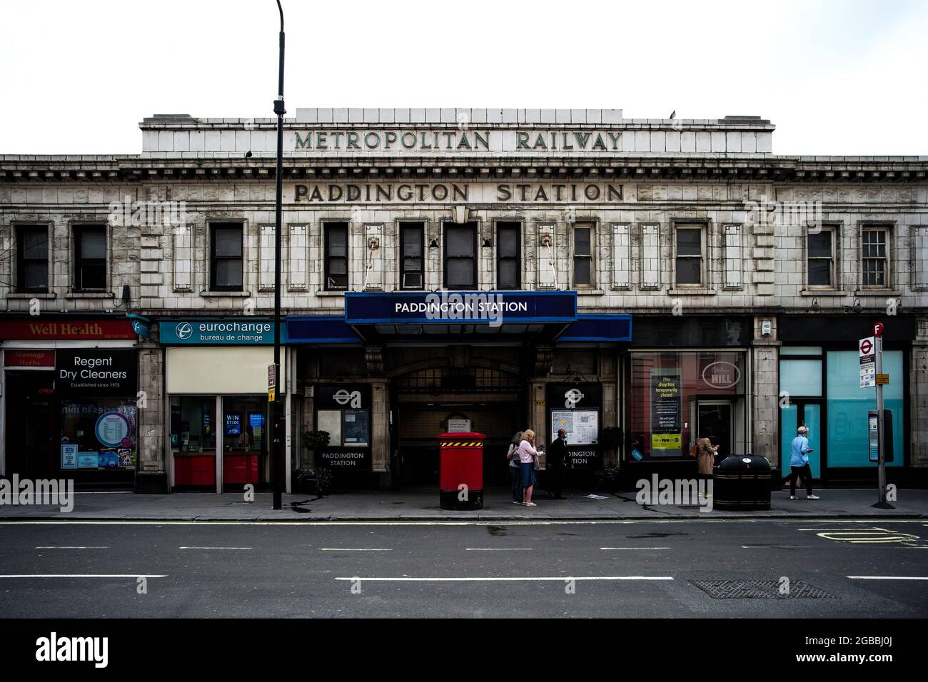 Praed street station hi-res stock photography and images - Alamy