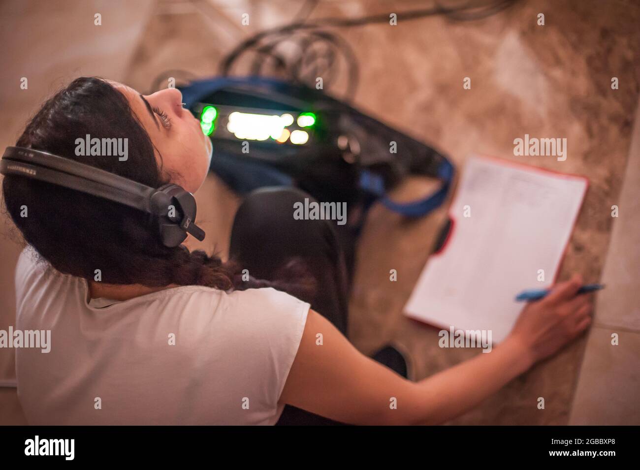 Boom mic hi-res stock photography and images - Alamy