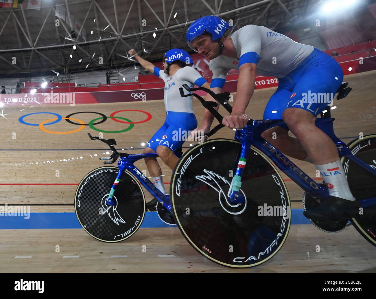 Team pursuit hi-res stock photography and images - Alamy