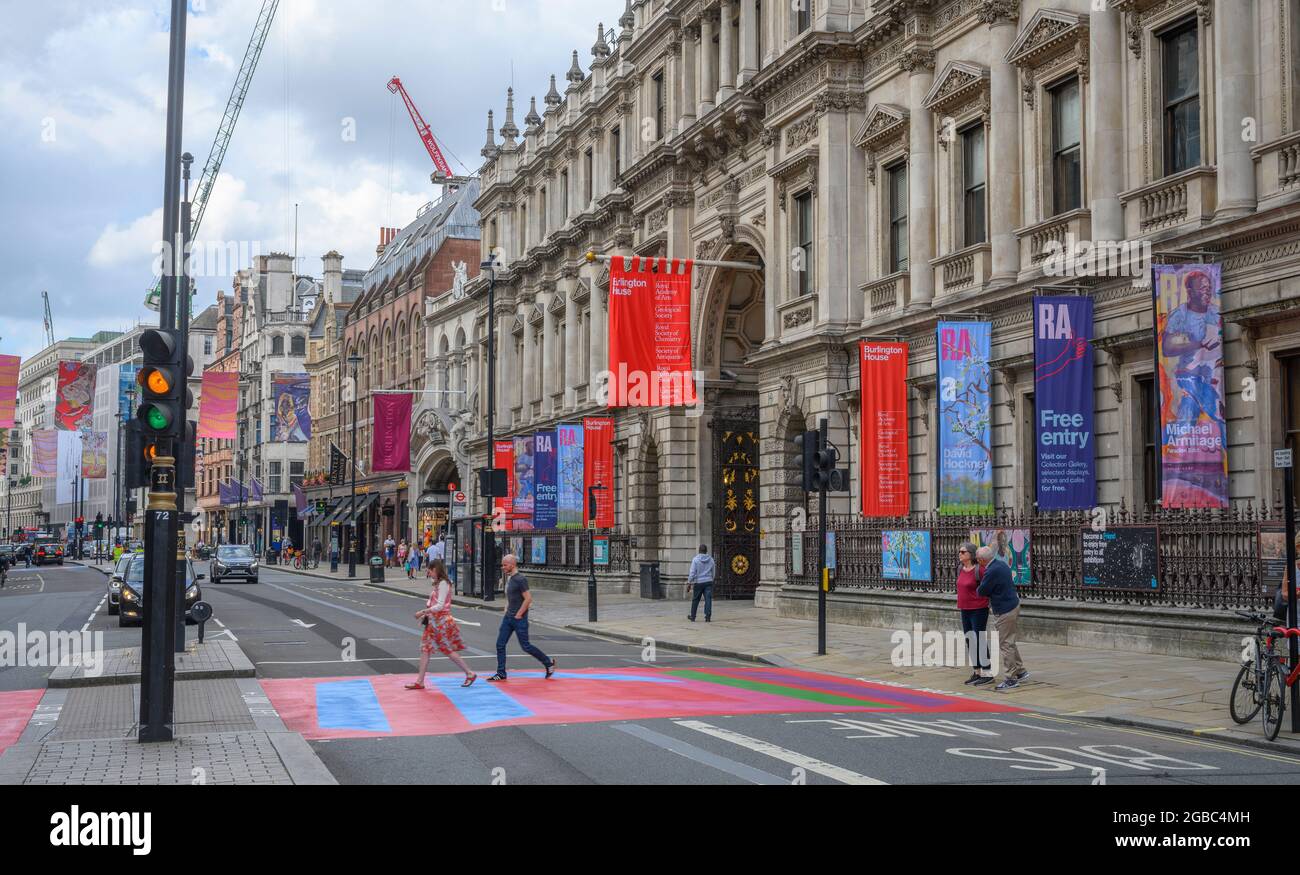 Piccadilly, London, UK. 3 August 2021. Warm sun and patchy clouds in ...