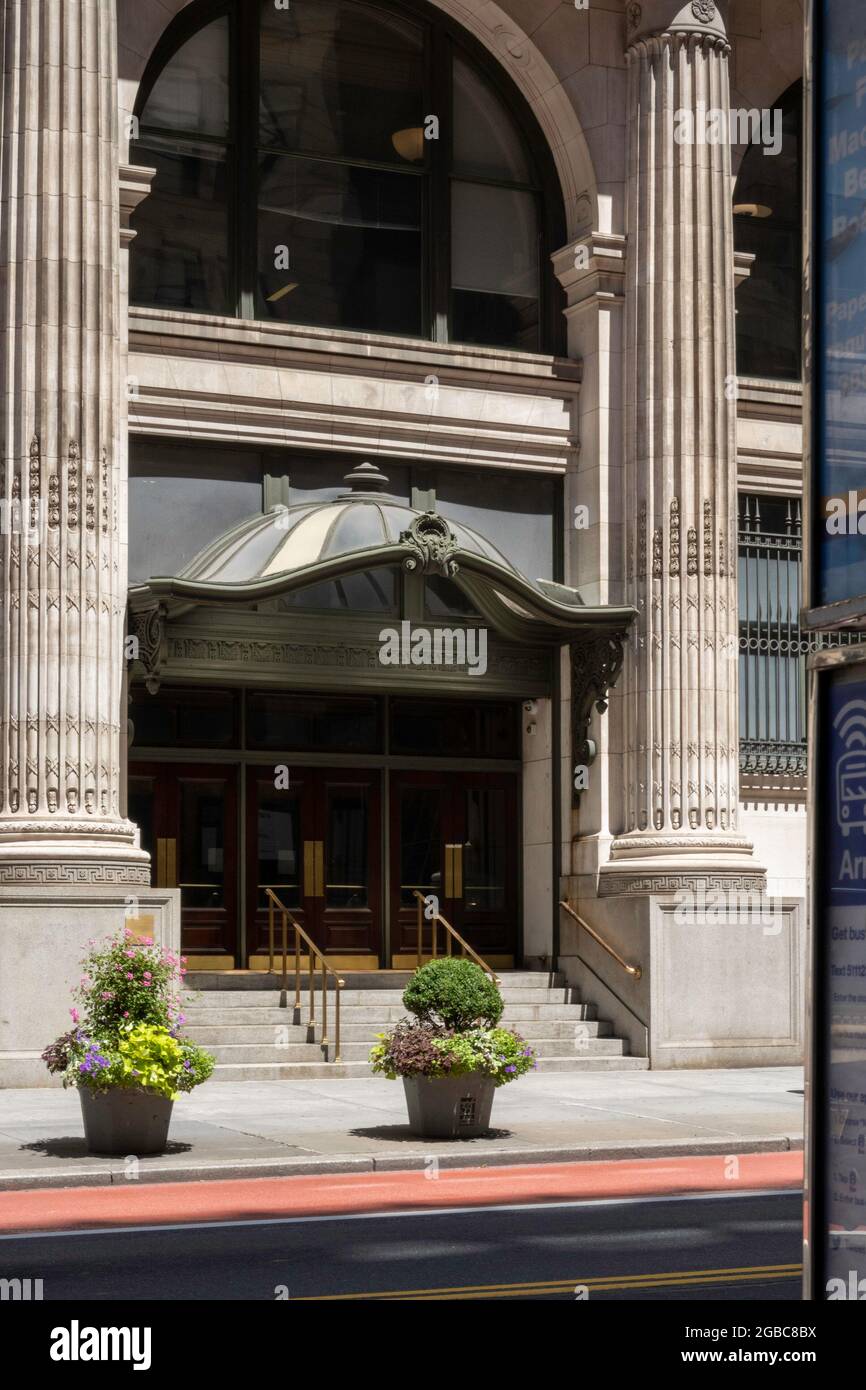 Buildings awning company hi-res stock photography and images - Alamy