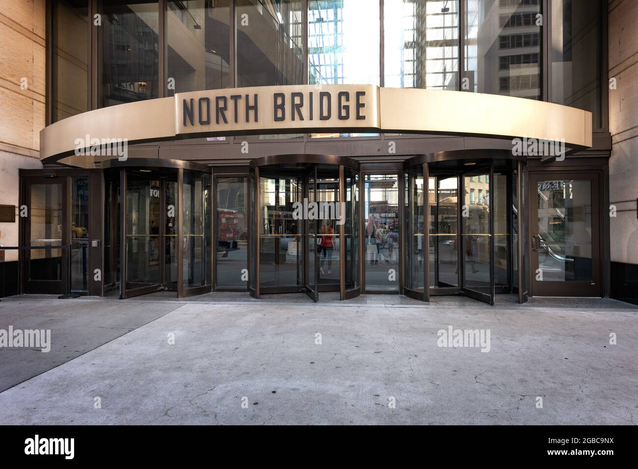 Chicago, IL, USA October 10, 2018 Entrance of the famous North bridge ...