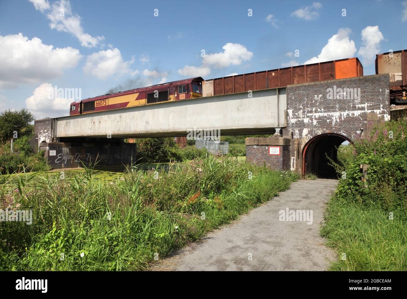 DB Cargo Class 66 loco 66075 hauling the 1138 Immingham to Santon ...