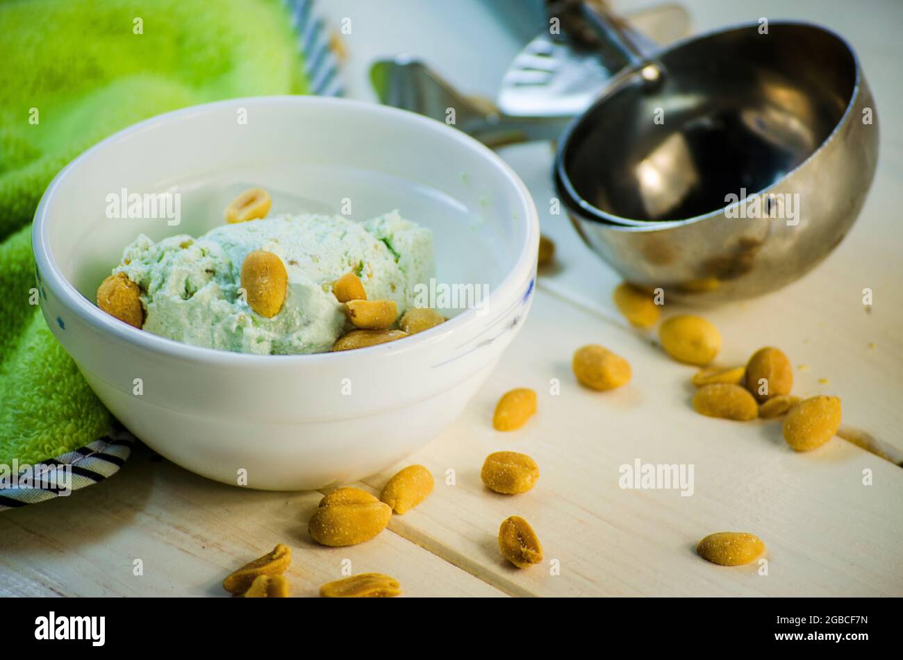 Nut ice cream hi-res stock photography and images - Alamy