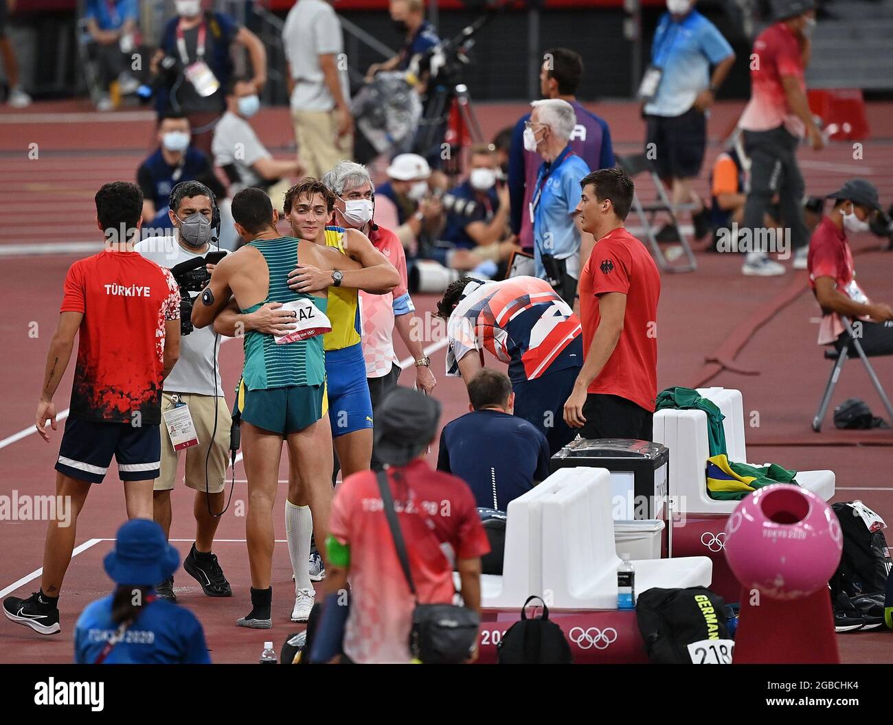 Tokyo, Japan. 3rd Aug, 2021. Armand Duplantis (R) of Sweden hugs Thiago ...