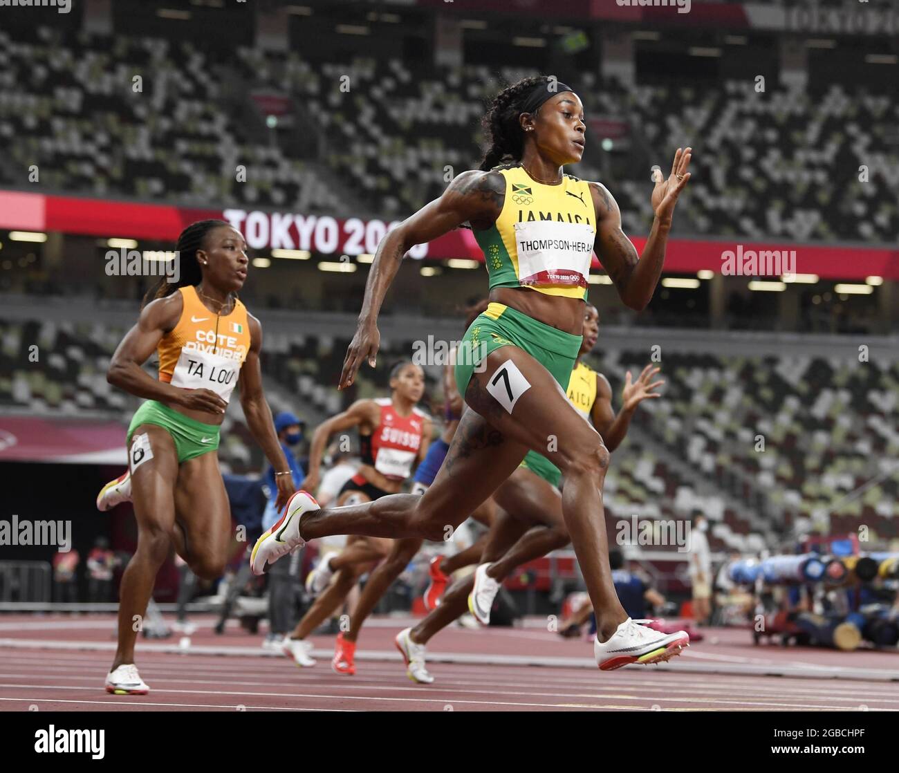 Jamaica's Elaine Thompson-Herah (7) runs en route to winning the women ...