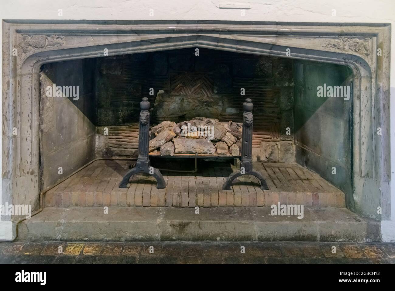 Medieval castle interior hi-res stock photography and images - Alamy