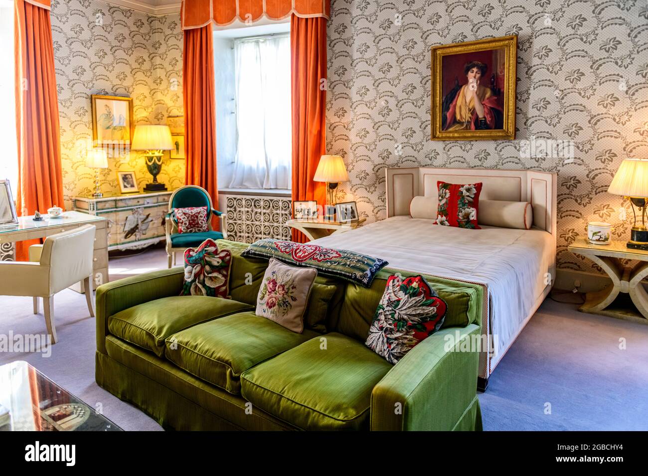 Castle interior england hi-res stock photography and images - Alamy