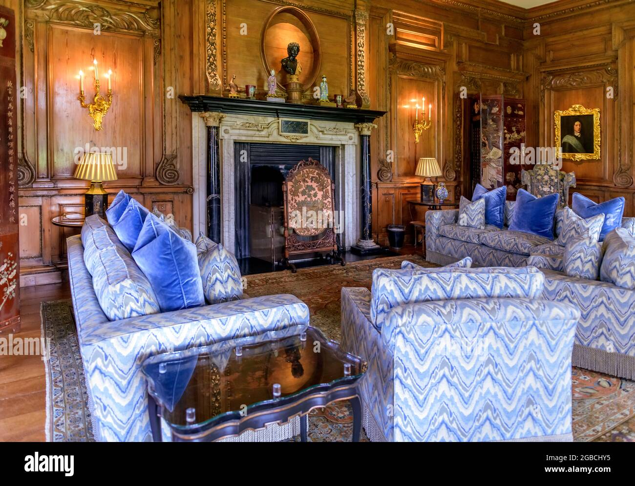 Wood paneled room hi-res stock photography and images - Alamy