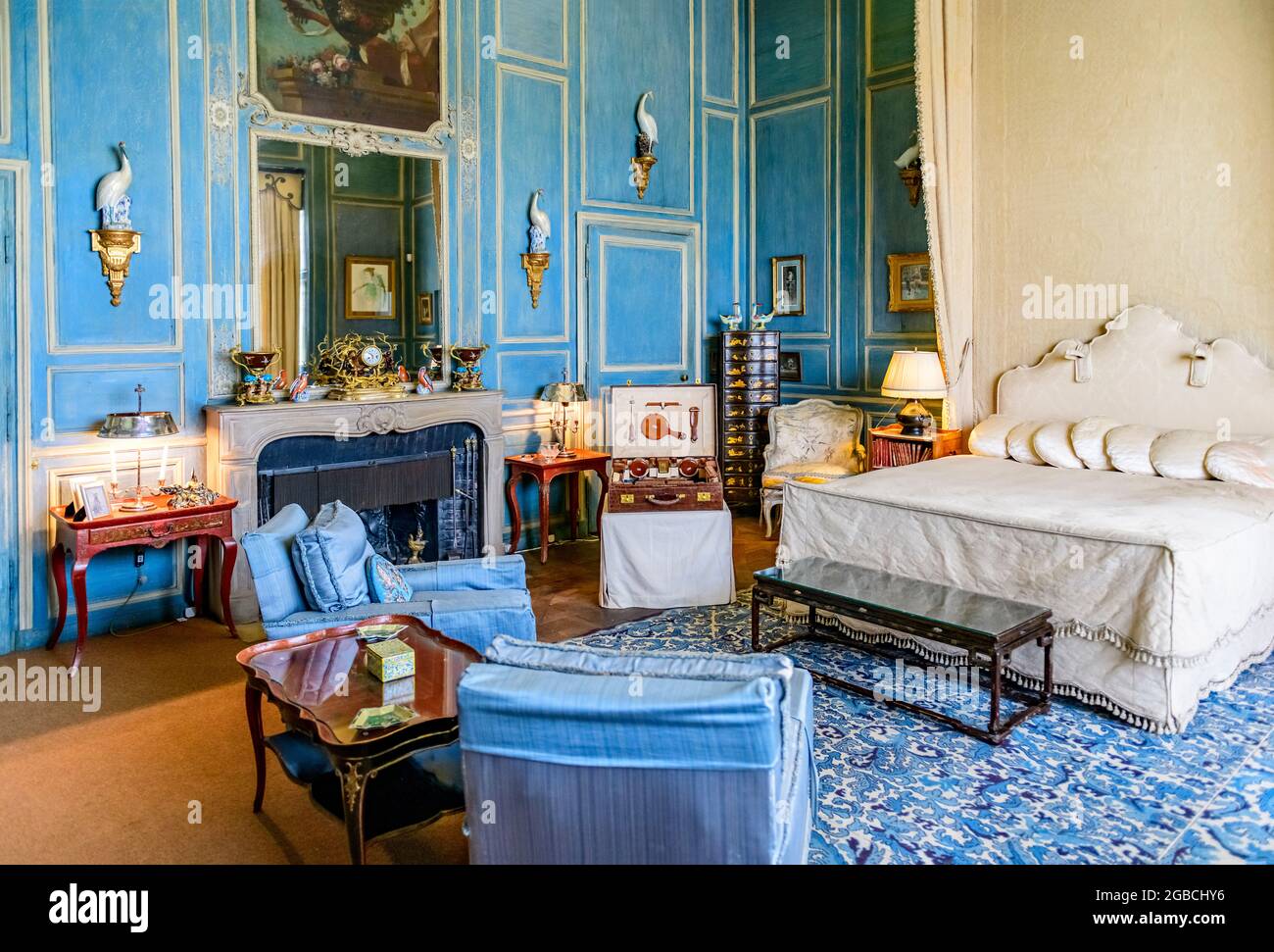 Castle interior england hi-res stock photography and images - Alamy