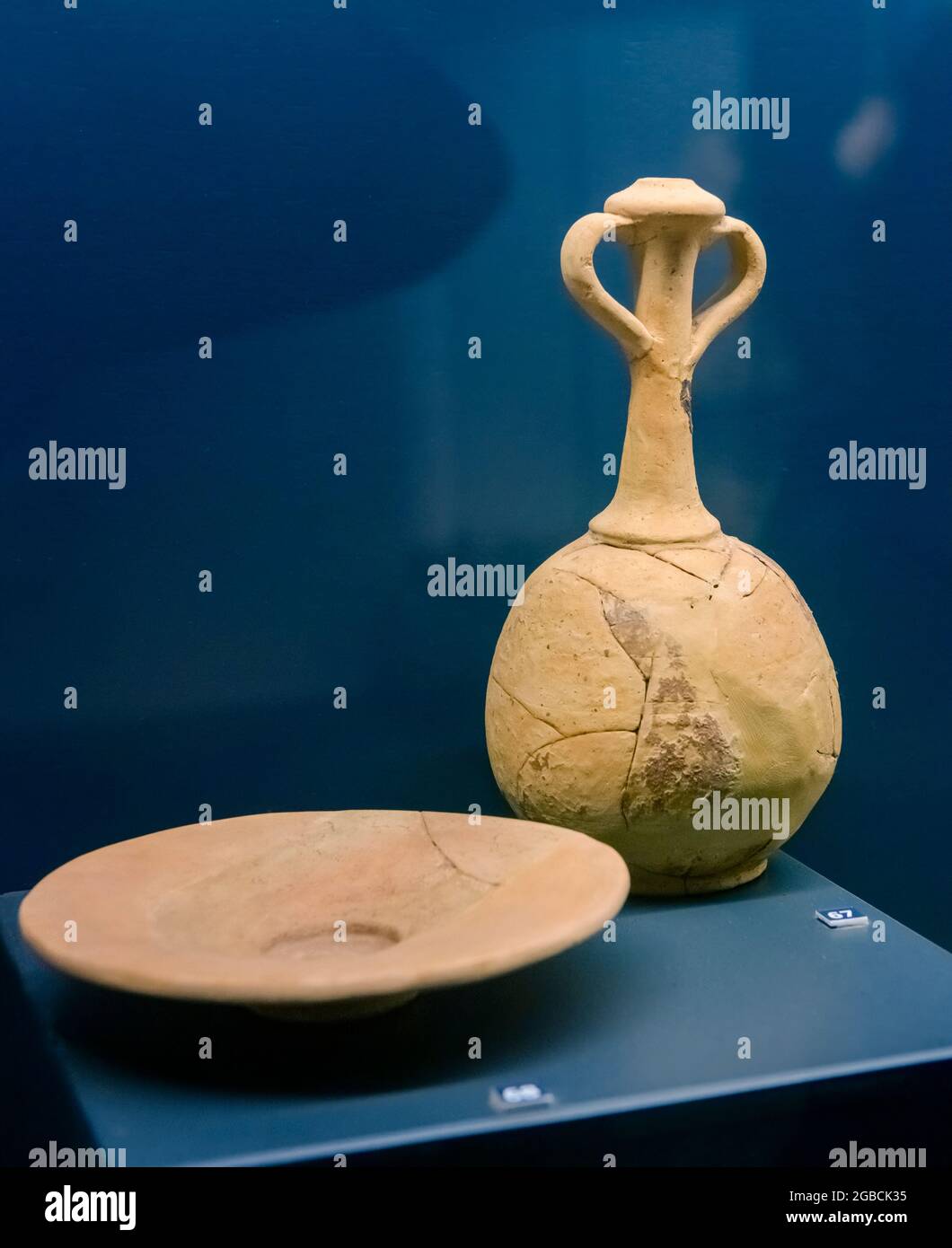 Roman pottery hi-res stock photography and images - Alamy