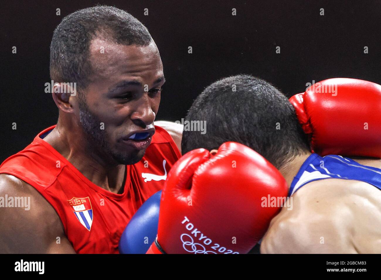 (210803) --TOKYO, Aug. 3, 2021 (Xinhua) -- Albert Batyrgaziev (blue) of ...