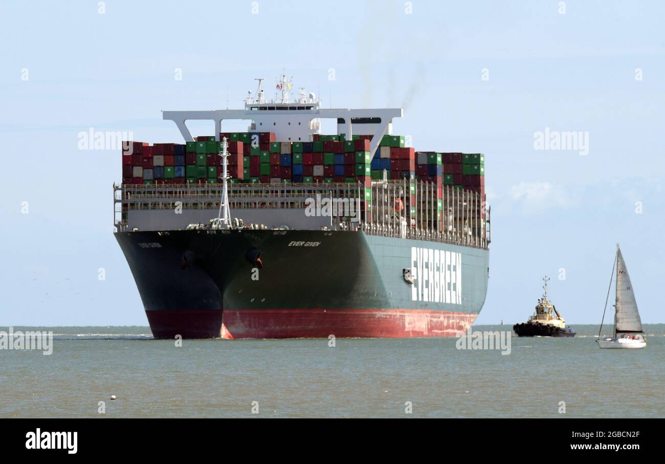 Ever given suez canal hi-res stock photography and images - Alamy