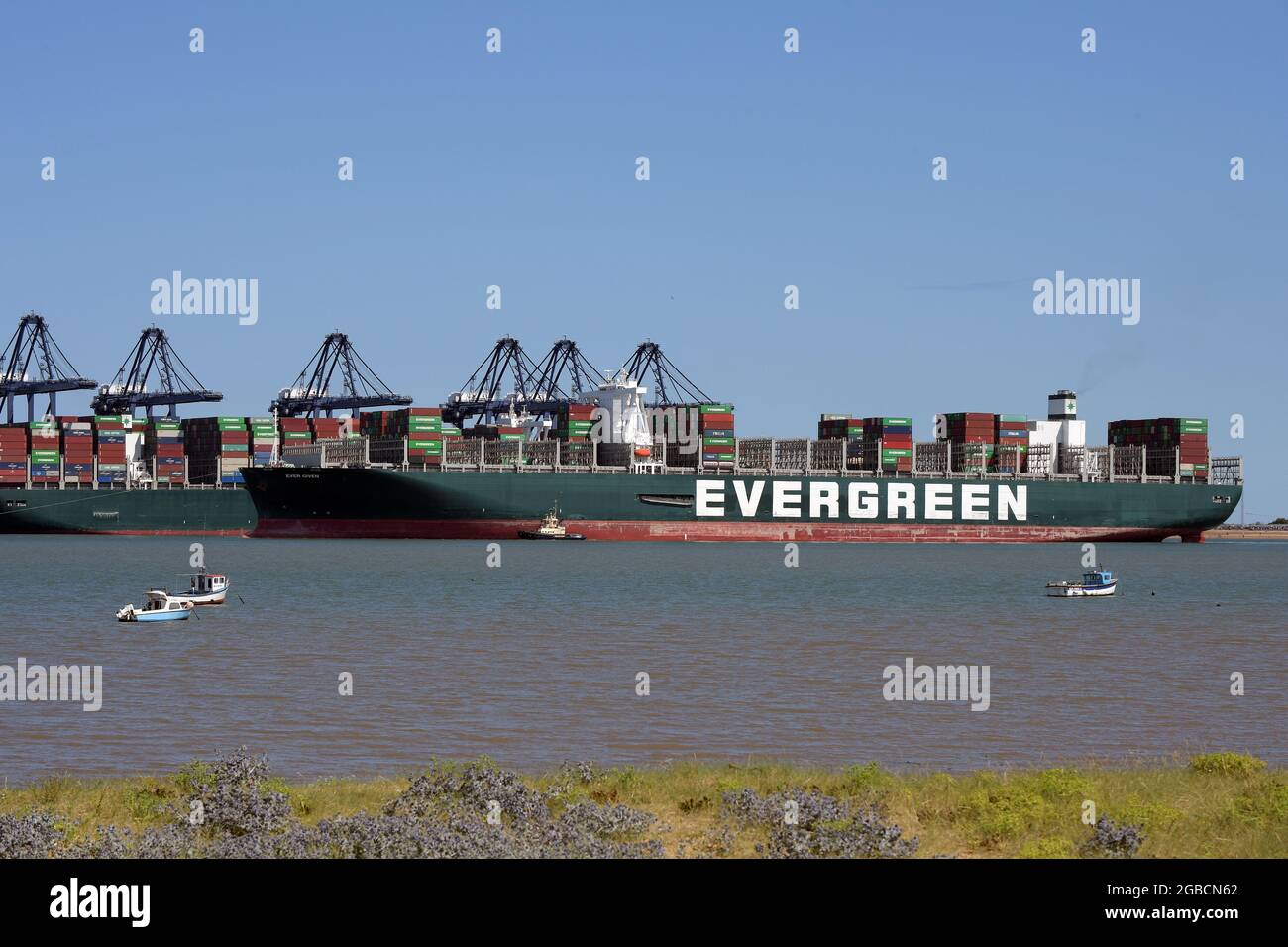 Ever given suez canal hi-res stock photography and images - Alamy