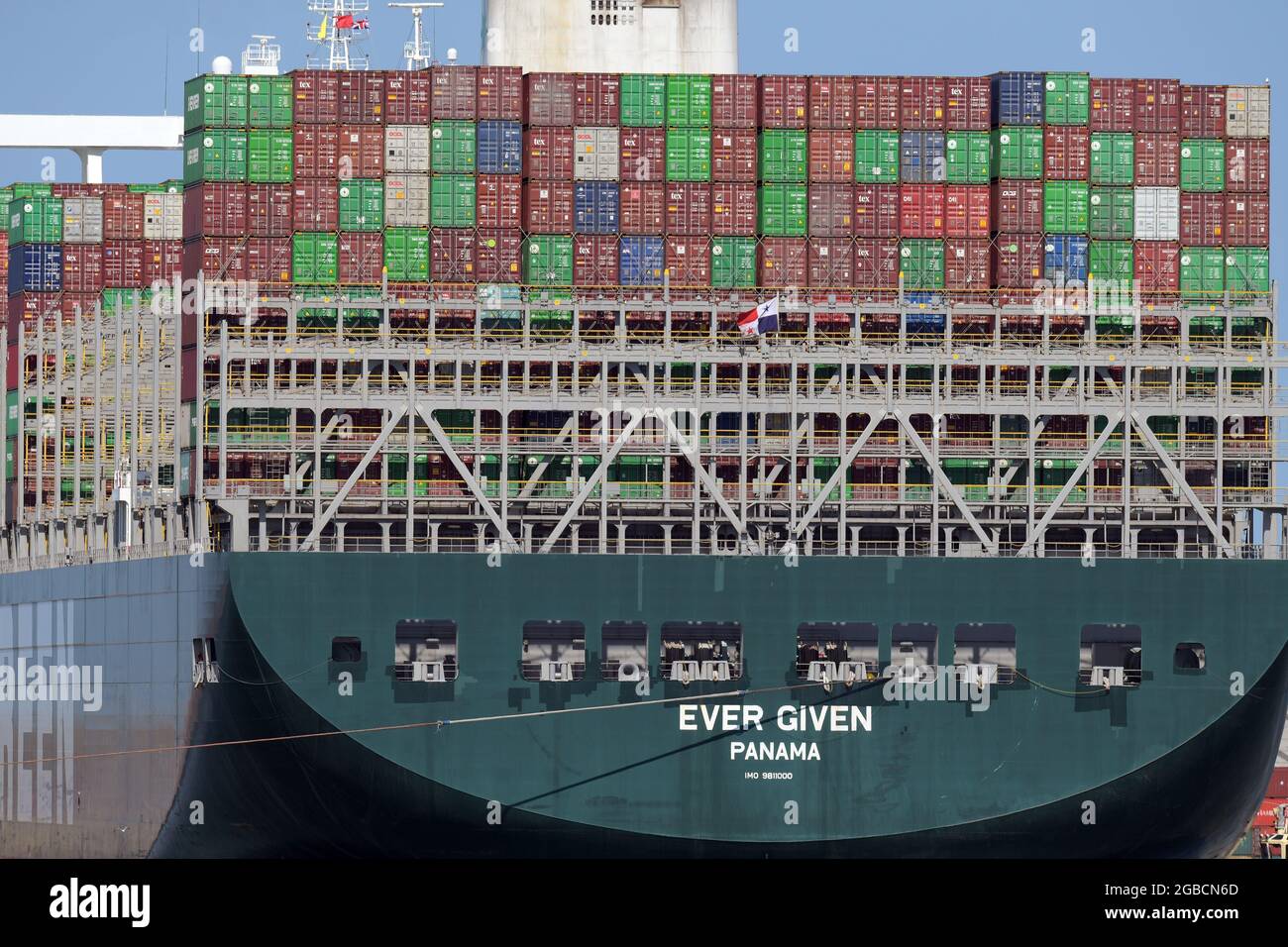 Evergreen line container vessel hi-res stock photography and images - Alamy