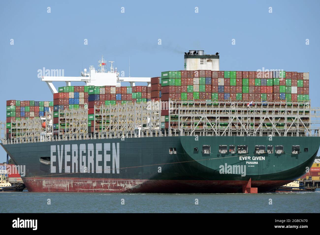 Ever given stuck suez hi-res stock photography and images - Alamy