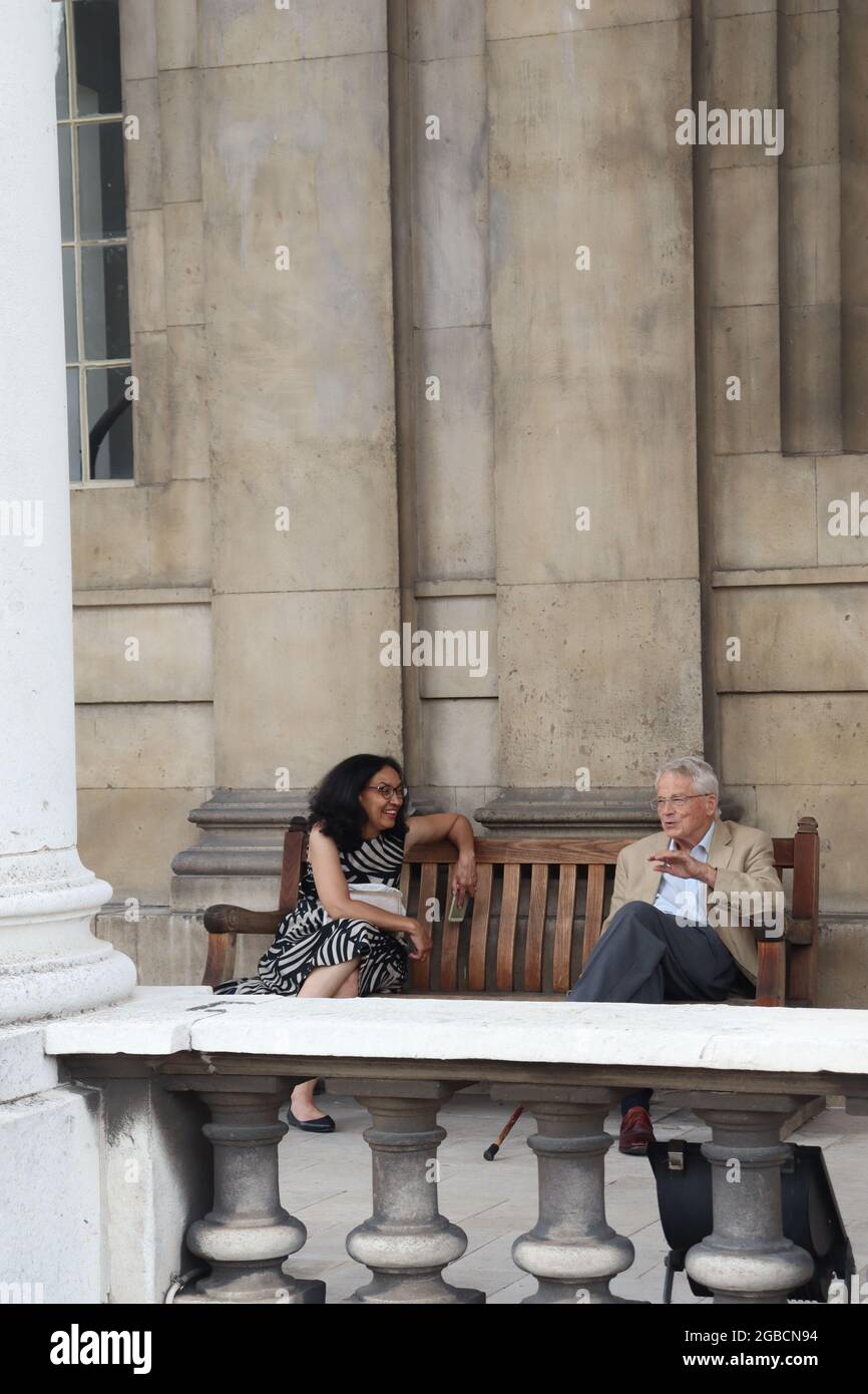 Coversation hi-res stock photography and images - Alamy