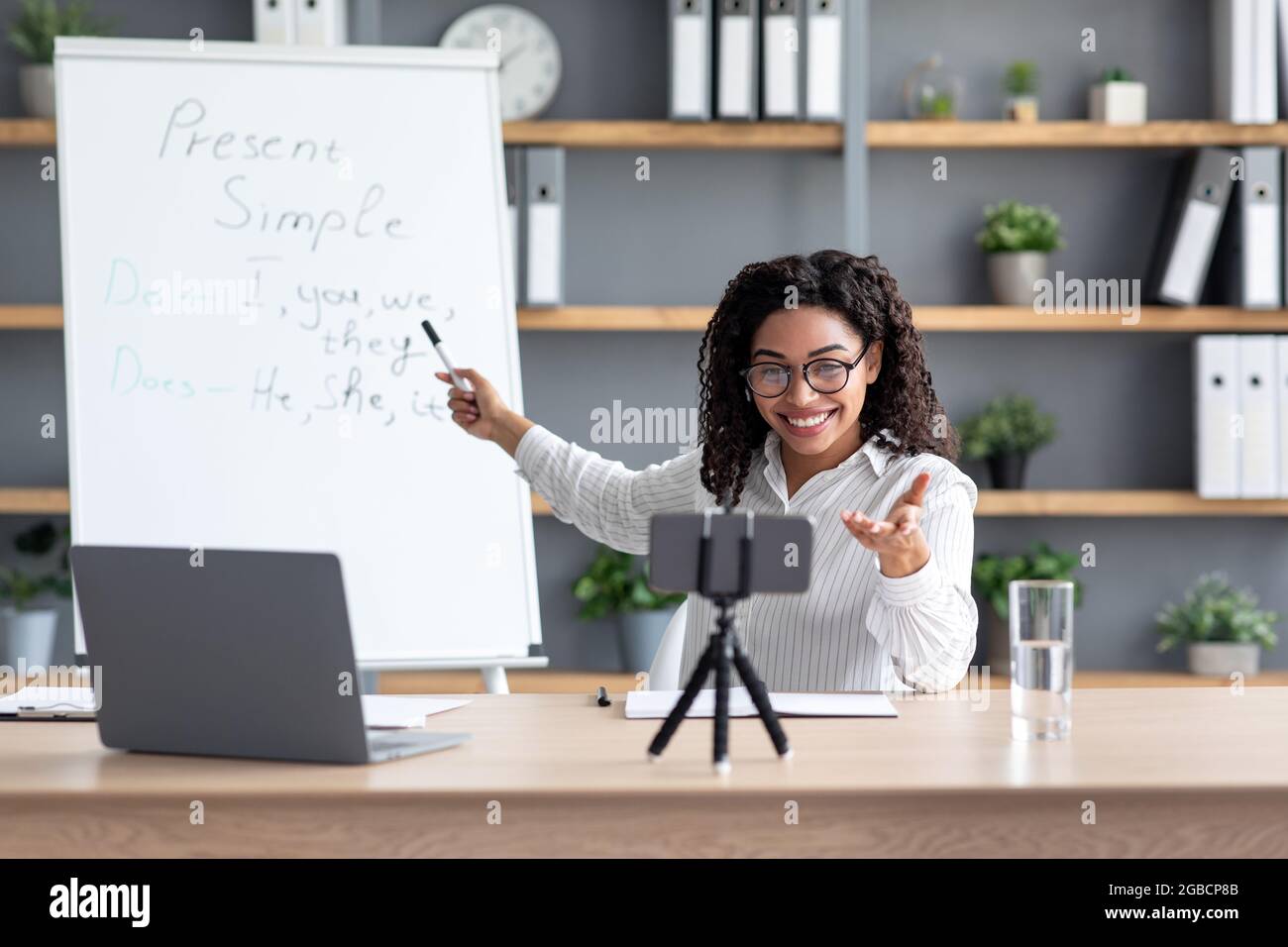 Chat class hi-res stock photography and images - Alamy