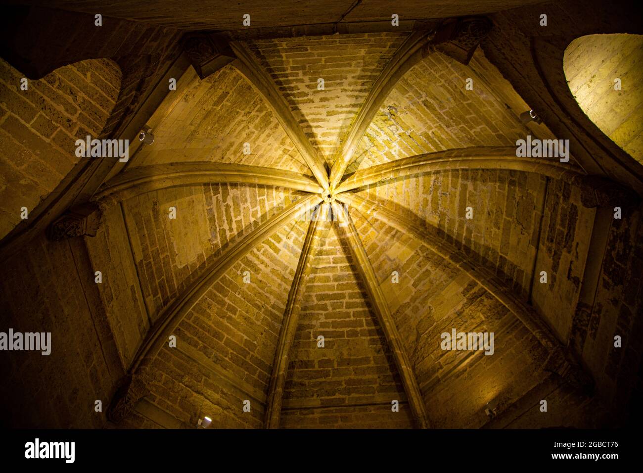 Stone dome with hexagonal arch supporting full weight Stock Photo - Alamy