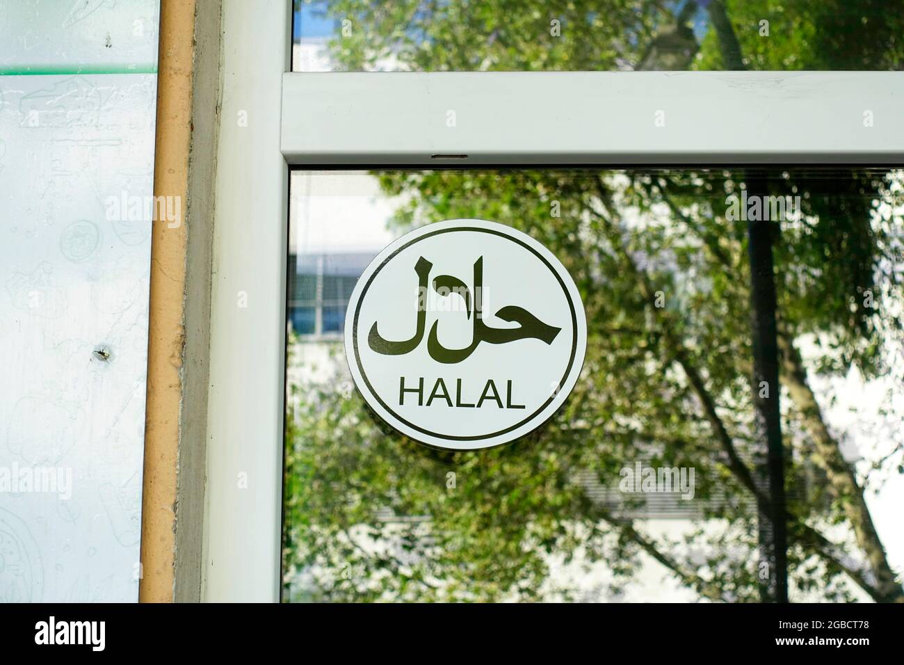 Halal sign hi-res stock photography and images - Alamy