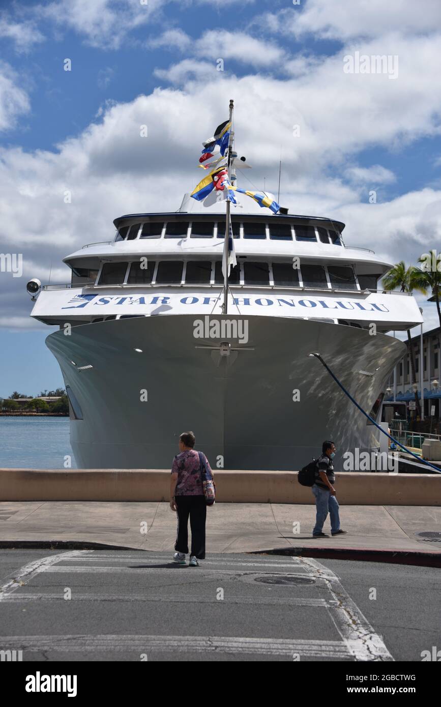 Oahu sunset dinner cruise hi-res stock photography and images - Alamy