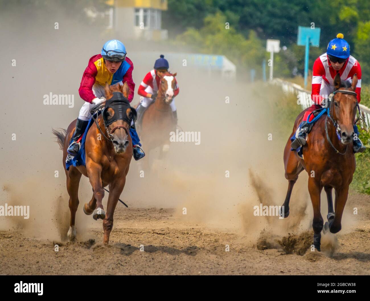 Three horses racing at a race track hi-res stock photography and images ...