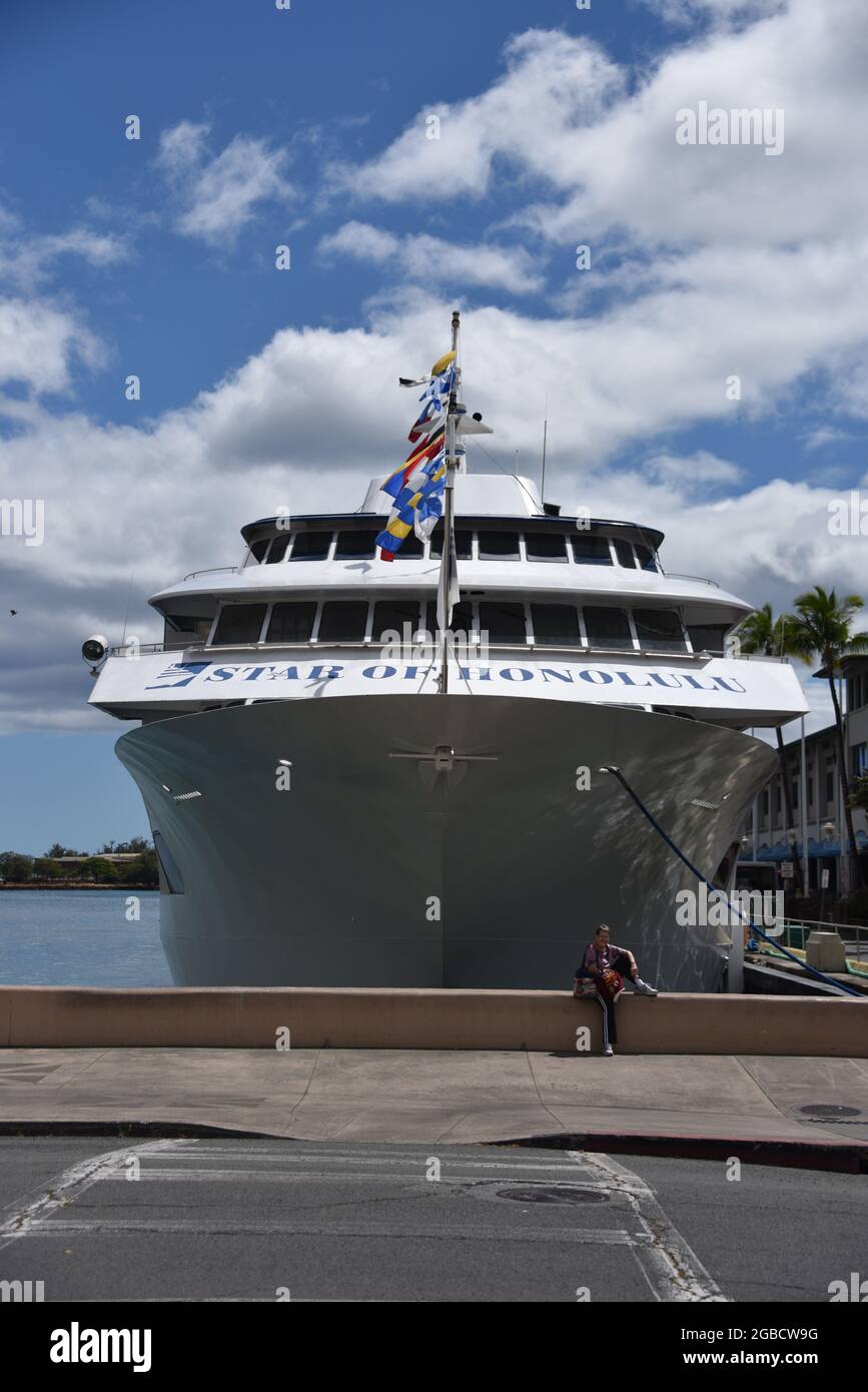 Oahu sunset dinner cruise hi-res stock photography and images - Alamy