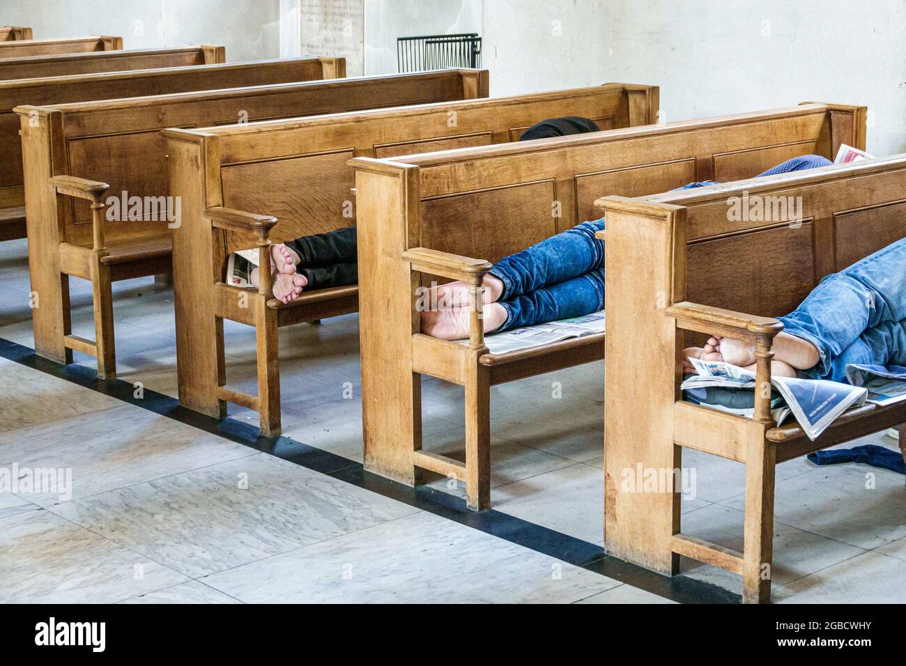 Pews homeless men sleeping christian charity compassion uk hi-res stock ...