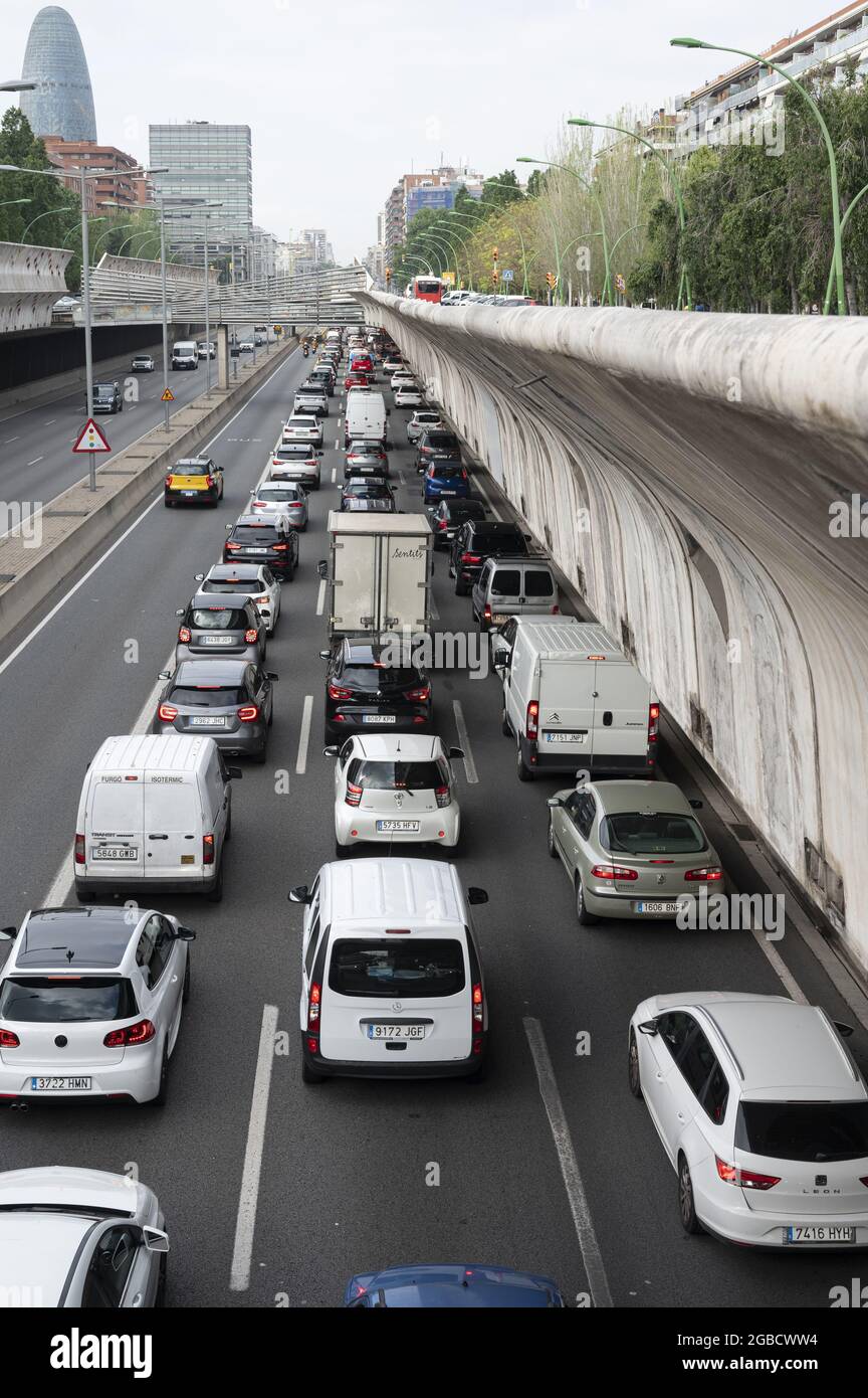 Crowded transportation europe 2021 hi-res stock photography and images ...