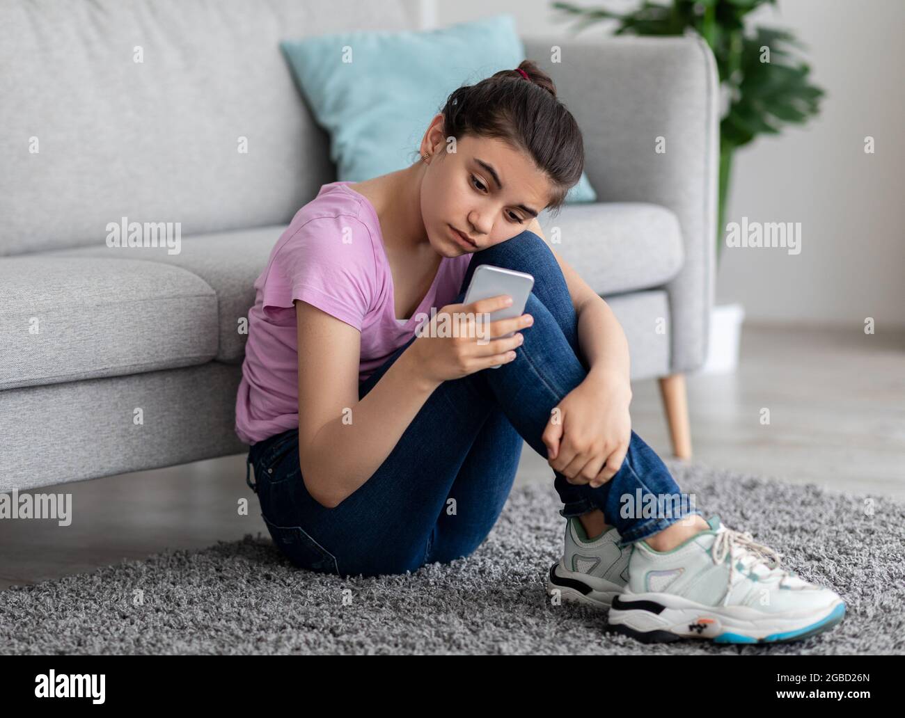 Depressed teenager female phone hi-res stock photography and images - Alamy