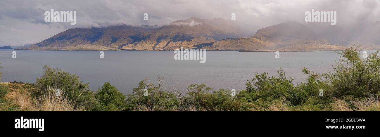 Lake Dunstan in South Island, New Zealand Stock Photo - Alamy