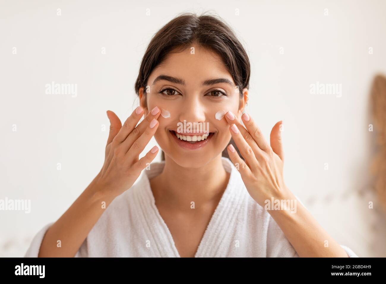 Woman and facial cream hi-res stock photography and images - Alamy