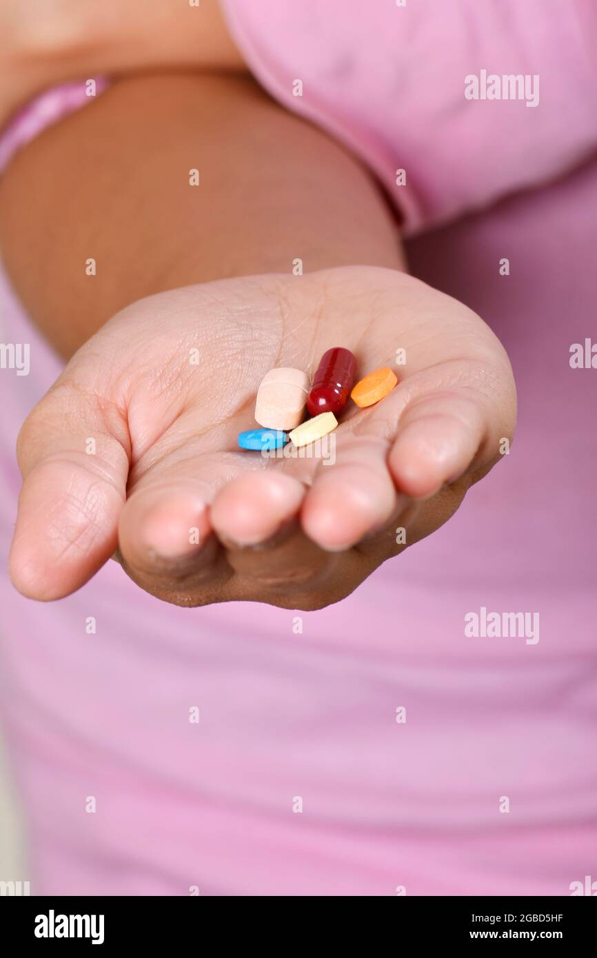 Hand holding vitamin tablets hi-res stock photography and images - Alamy