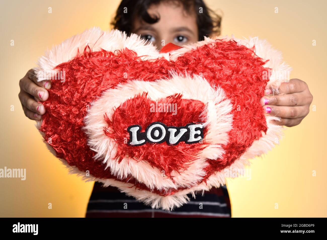 girl holding heart soft toy Stock Photo - Alamy
