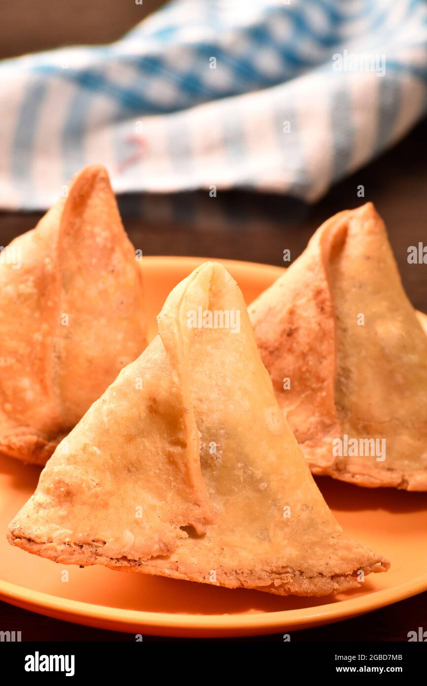 indian and pakistani street food samosa, samosa snacks food Stock Photo ...