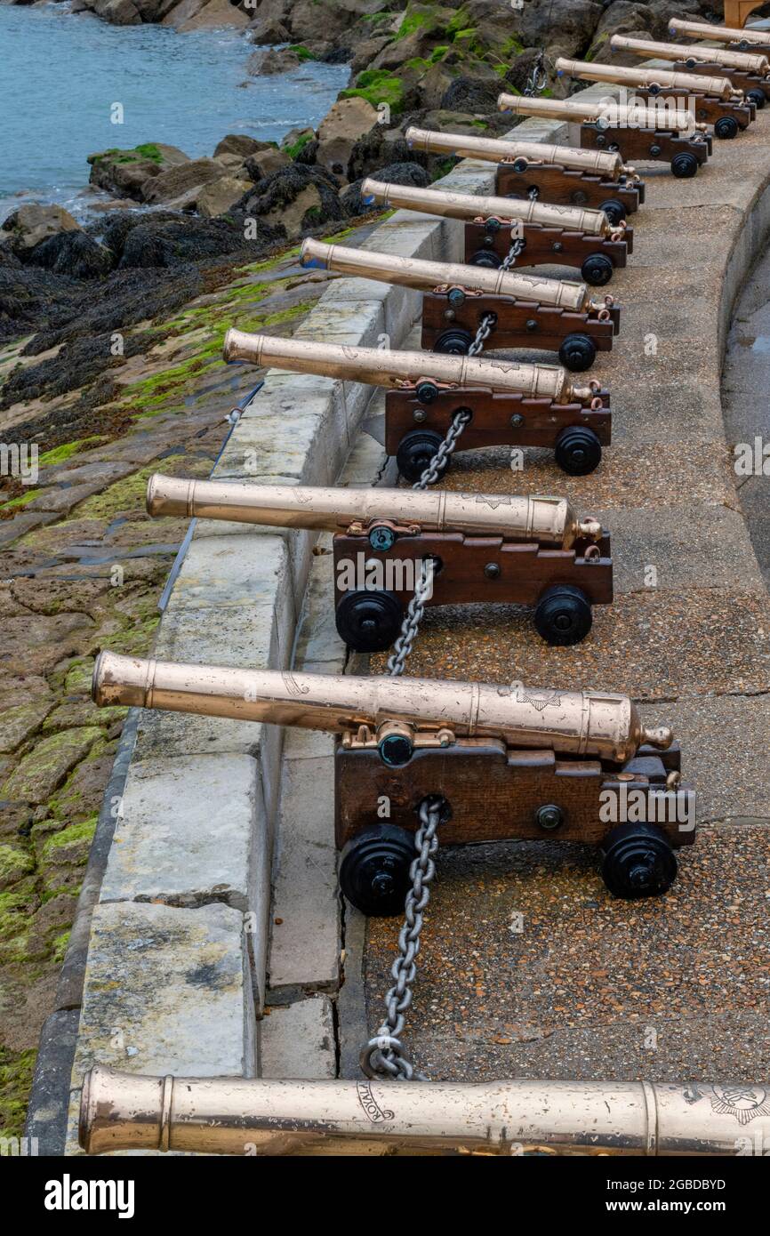 royal yacht squadron, cowes week, starting guns, starting canons ...