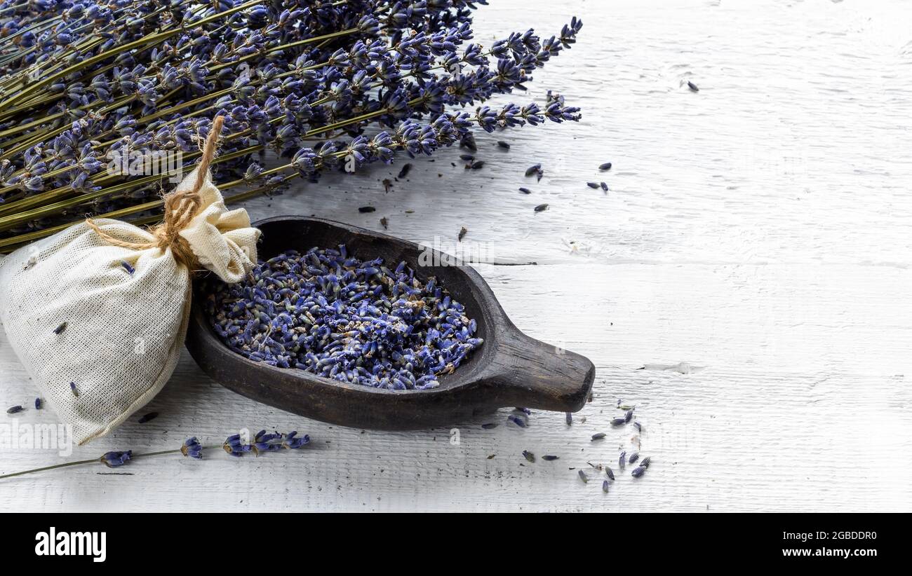 Dried lavender bunch and sachet filled with dried flowers Stock Photo ...