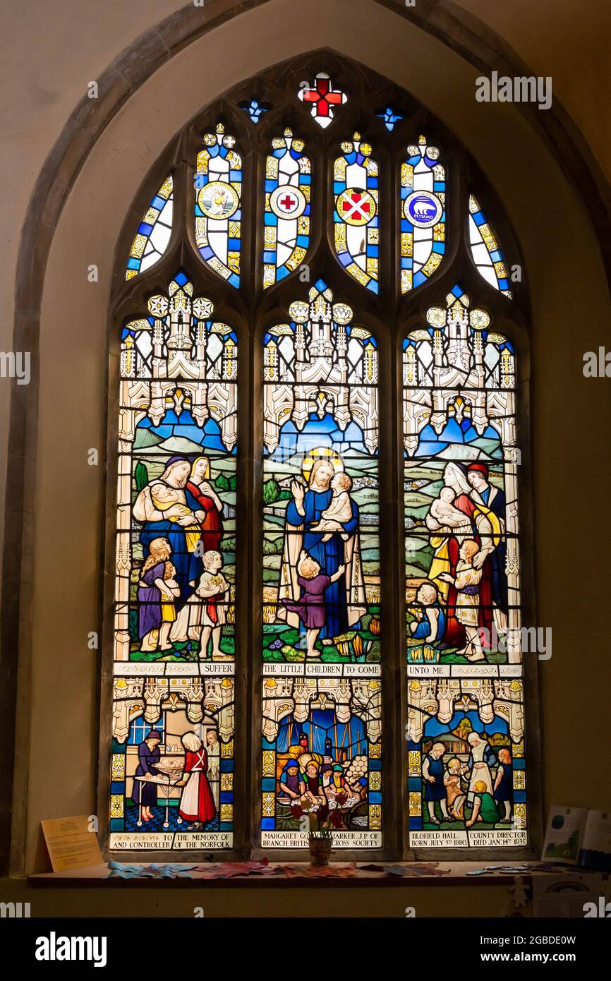 Arched church window hi-res stock photography and images - Alamy