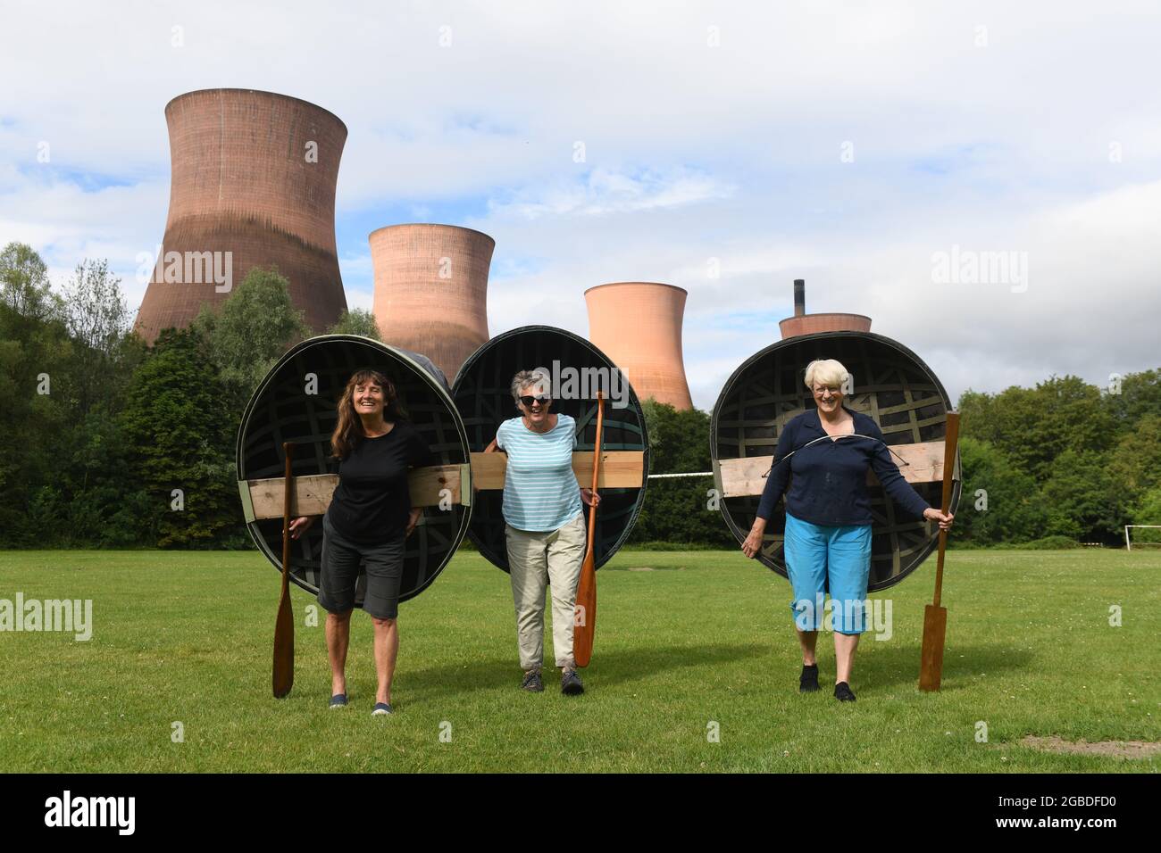 Coracles hi-res stock photography and images - Alamy