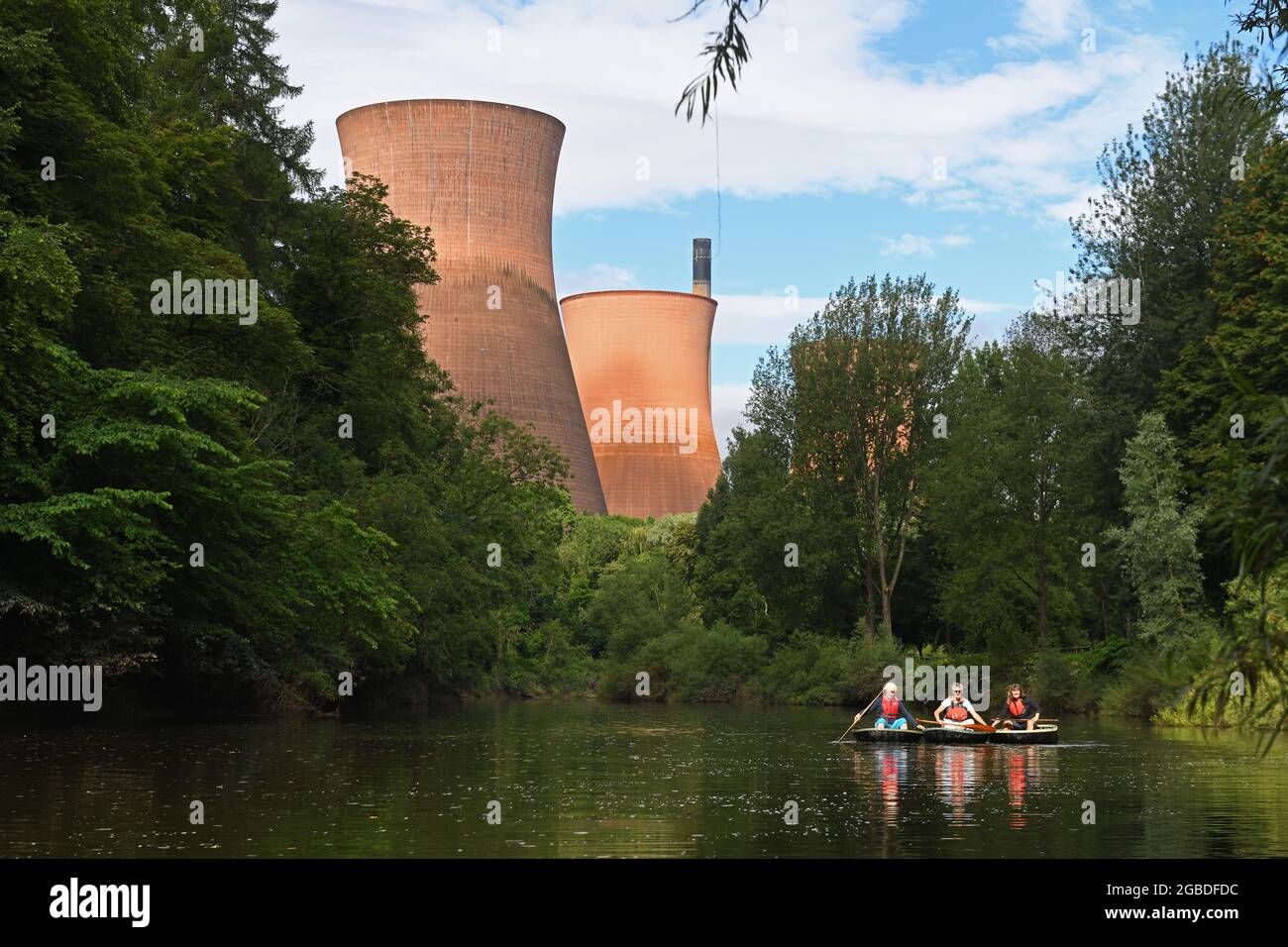 Coracles hi-res stock photography and images - Alamy