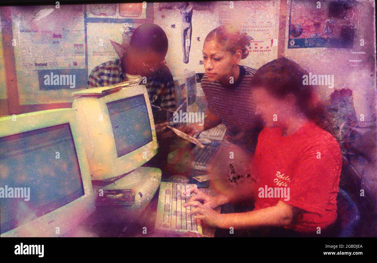 ©2001 Teens on computer designing a database for CD-s and DVD's. MR SV ...