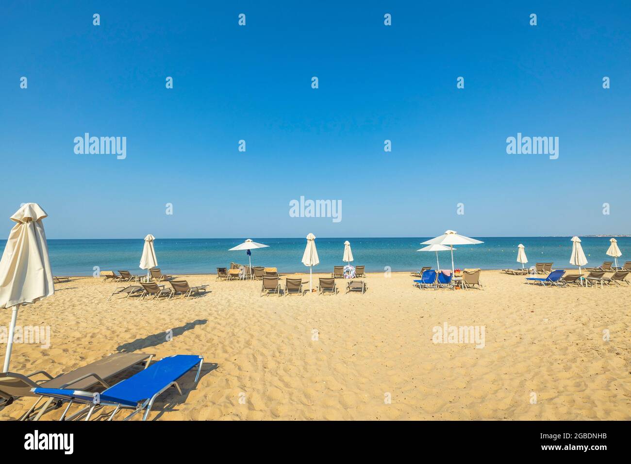 Beautiful view empty sunbeds hi-res stock photography and images - Alamy